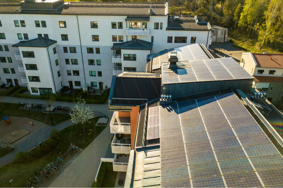 Flat vs Tilted Solar Panels: Understanding Solar Panel Direction